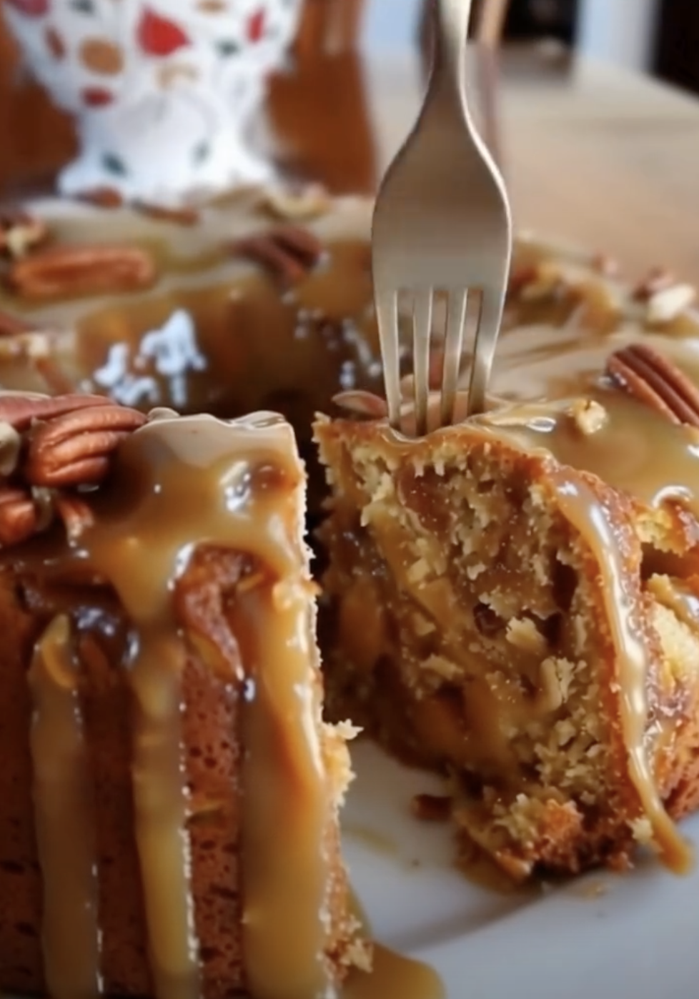 Pecan Upside-Down Cake - s.savorysplash.com